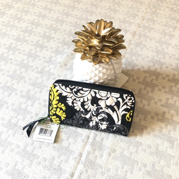 Vera Bradley | Accessories | Vera Bradley Baroque Accordion Wallet ...